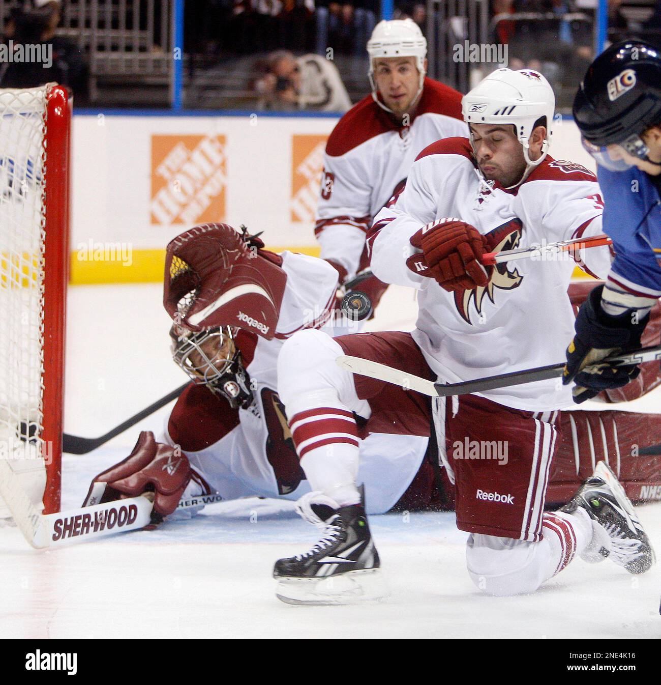 Phoenix Coyotes' Keith Yandle, second from right, and goalie Jason ...