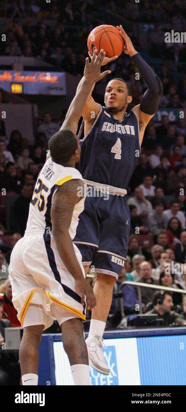Georgetown's Chris Wright (4) shoots over West Virginia's Darryl Bryant ...