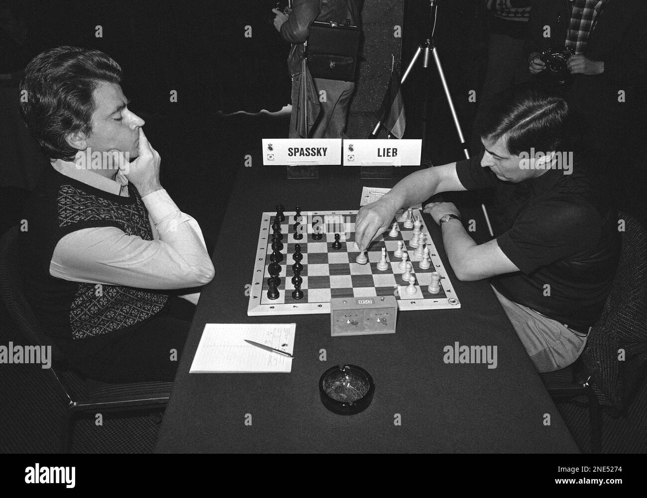 Exiled Russian chess grandmaster Boris Spassky, left, unexpectedly lost ...