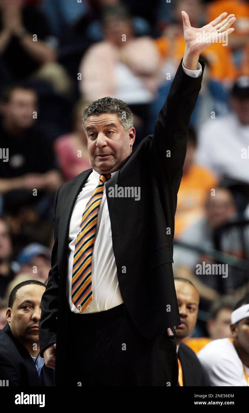 Tennessee head coach Bruce Pearl signals to his players in the first ...