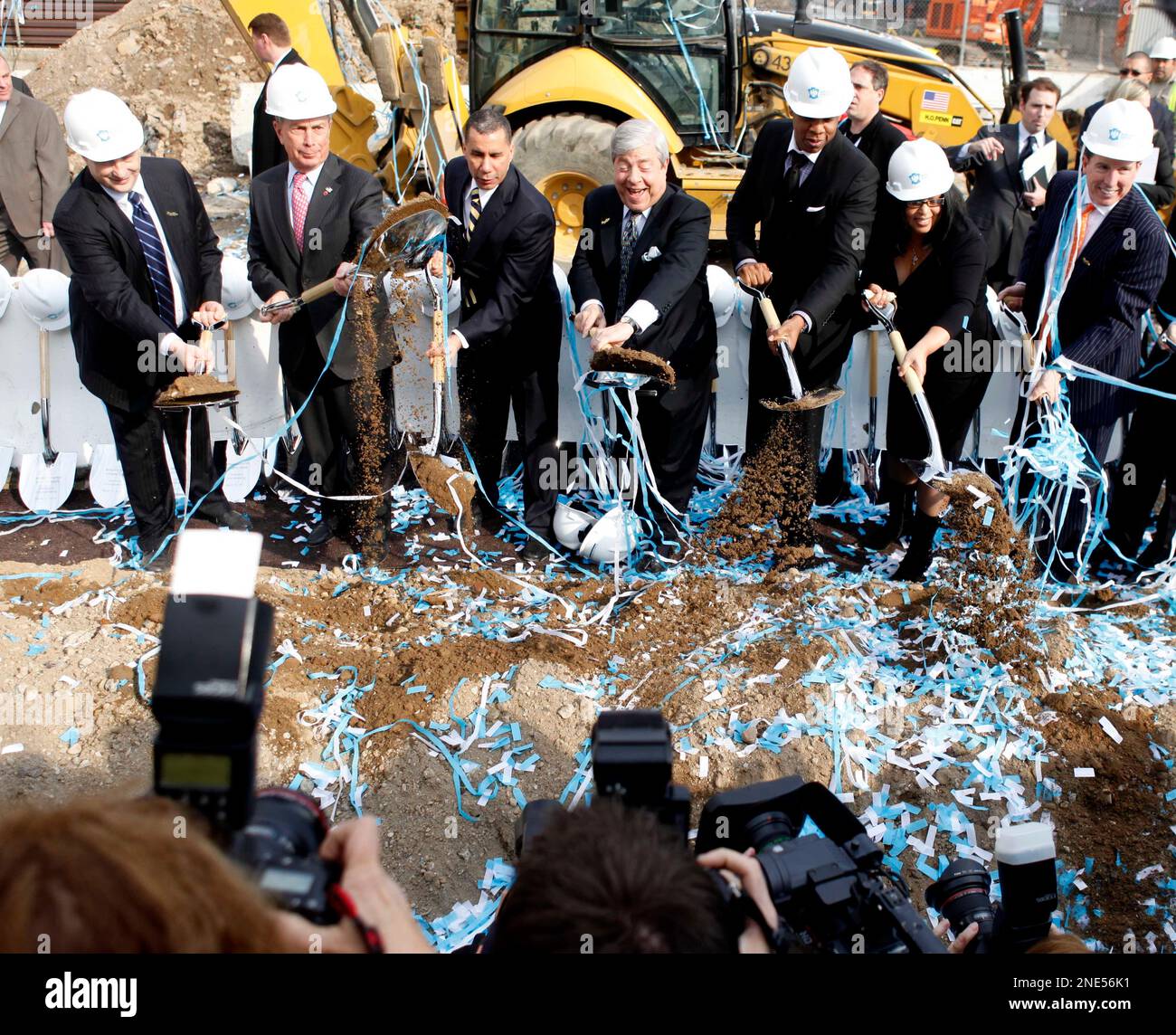 Forest City Ratner CEO Bruce Ratner, left, Mayor Michael Bloomberg ...