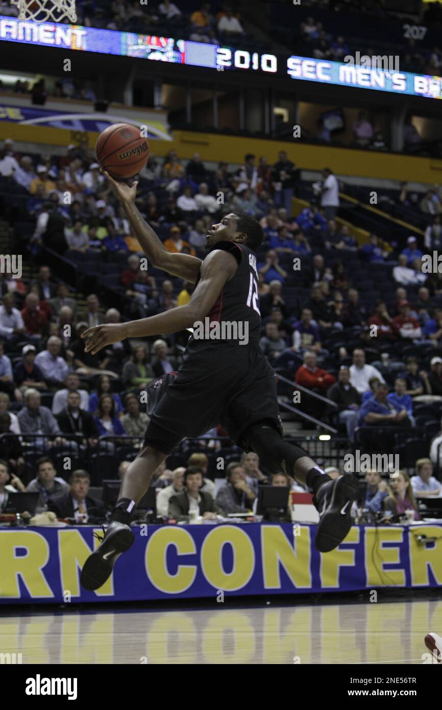 South Carolina guard Ramon Galloway (12) shoots against Alabama in the ...