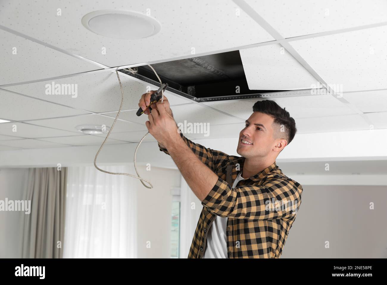 Man repairing ceiling light hi-res stock photography and images - Alamy