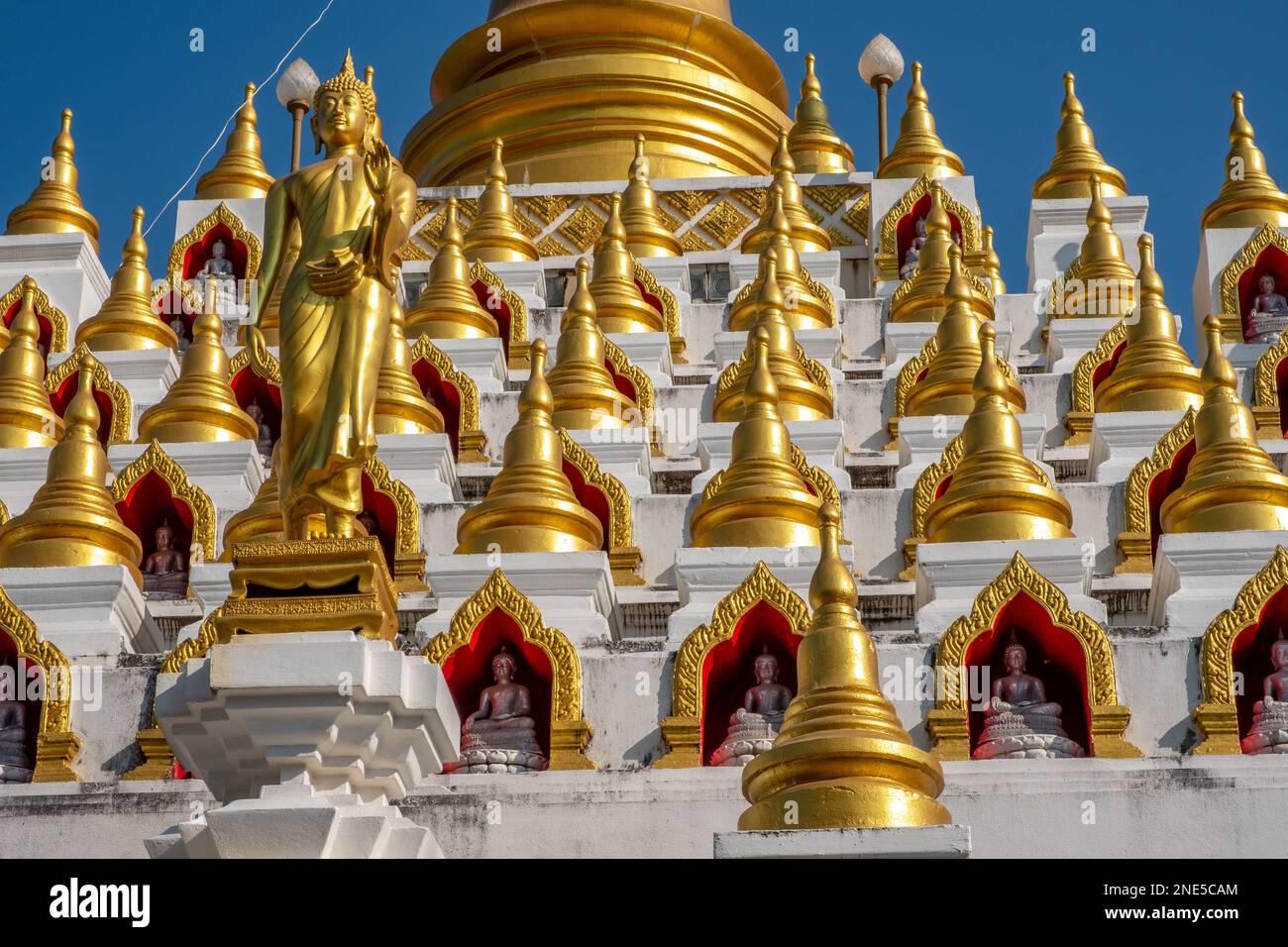 Wat manee praison hi-res stock photography and images - Alamy
