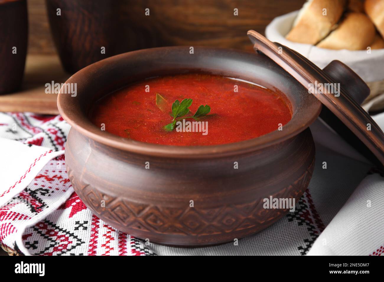 Clay pot with Ukrainian borsch and rushnyk on table Stock Photo - Alamy