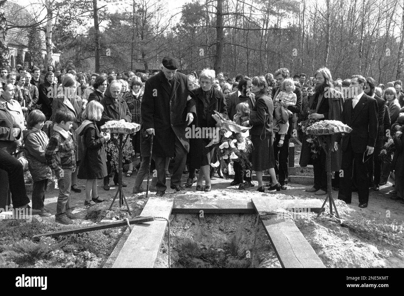 Family members of East German dissident Robert Havemann, who died on ...