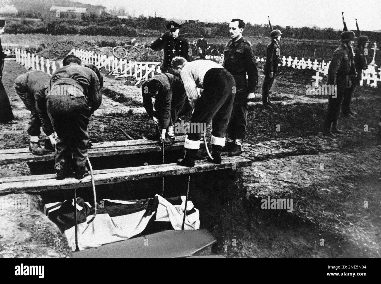 British soldiers who fell victim in the St. Nazaire raid were buried ...