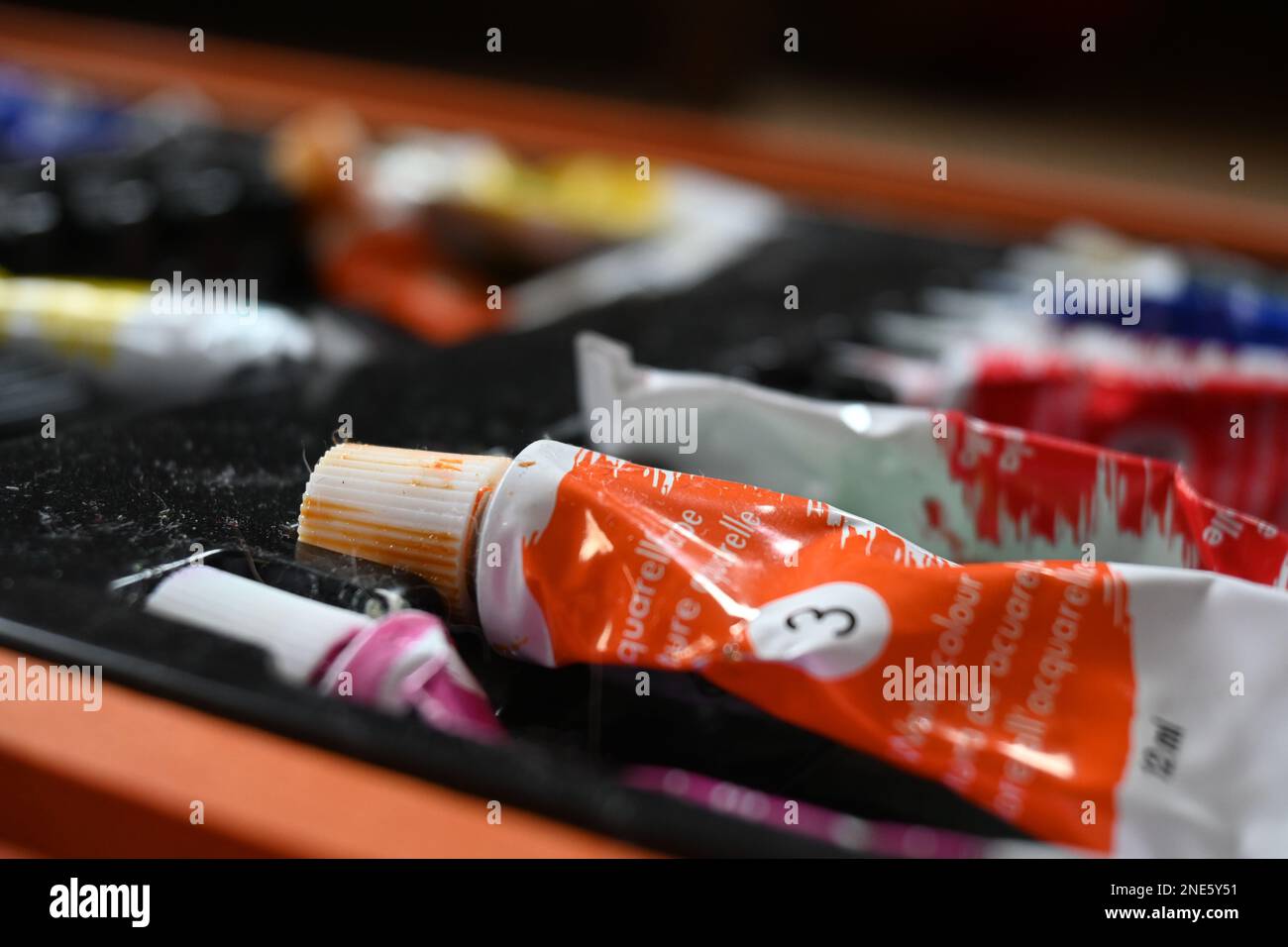 Squeeze tube of paint hi-res stock photography and images - Alamy