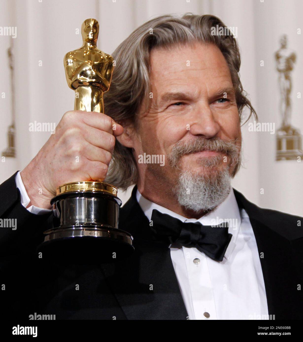 Jeff Bridges poses backstage with the Oscar for best performance by an ...