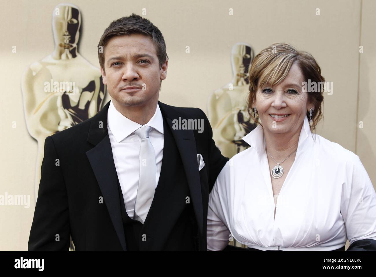 Jeremy Renner arrives with his mother, Valerie Cearley at the 82nd ...