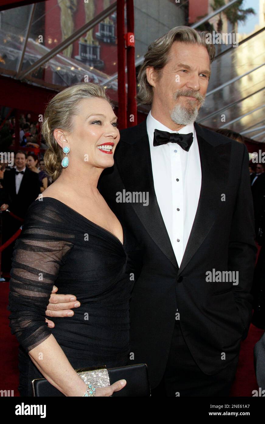 Jeff Bridges and his wife Susan arrive at the 82nd Academy Awards ...