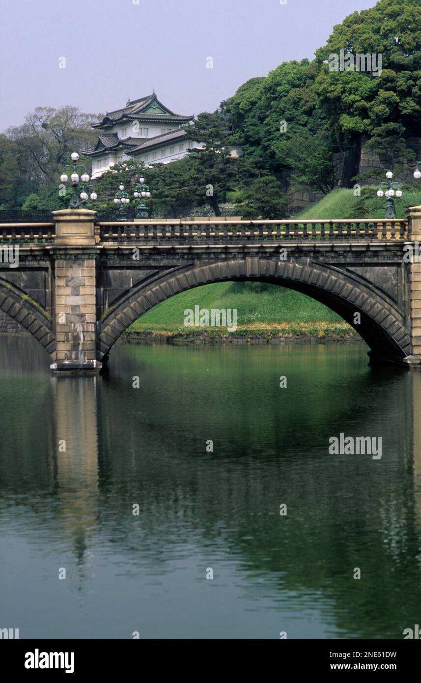 Japan, Tokyo, Naju-Bashi bridge and one of the Imperial Palace ...