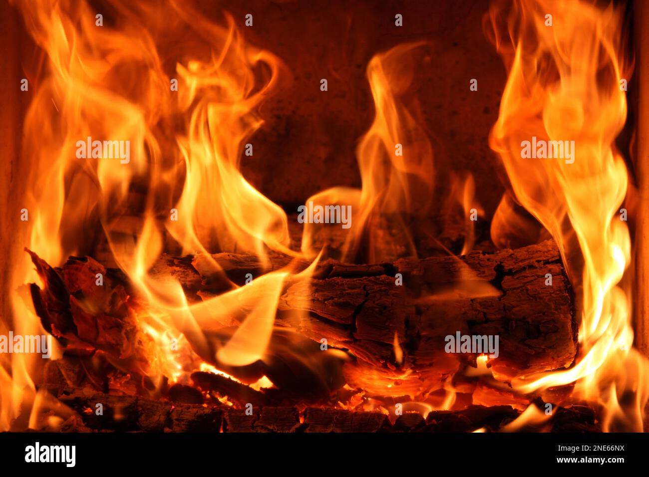 Fireplace fire burning hi-res stock photography and images - Alamy