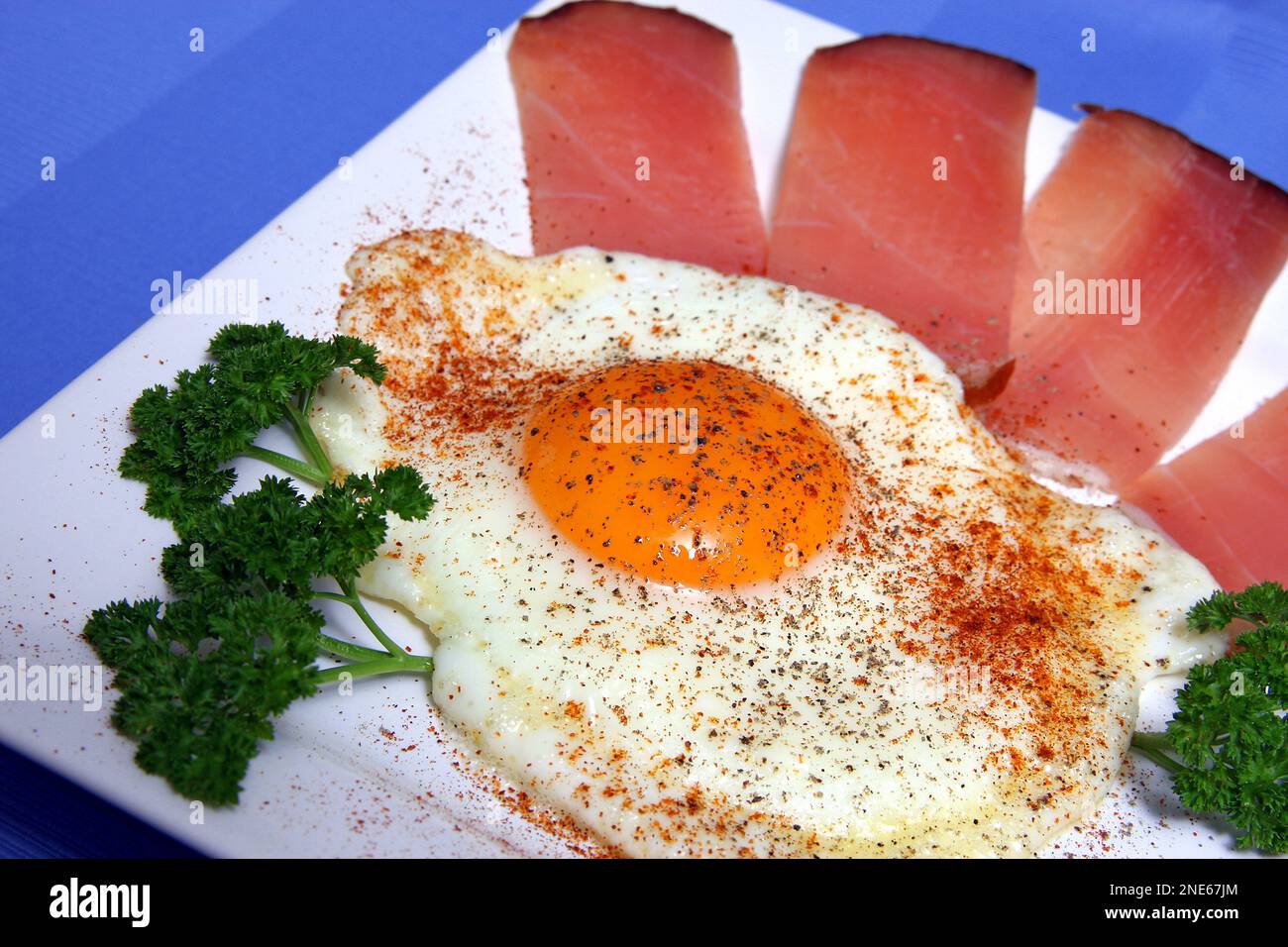 Ham fried egg hi-res stock photography and images - Alamy