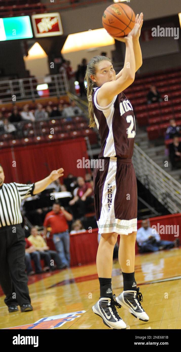 Montini's Alison Seberger shoots behind the three point line in the ...