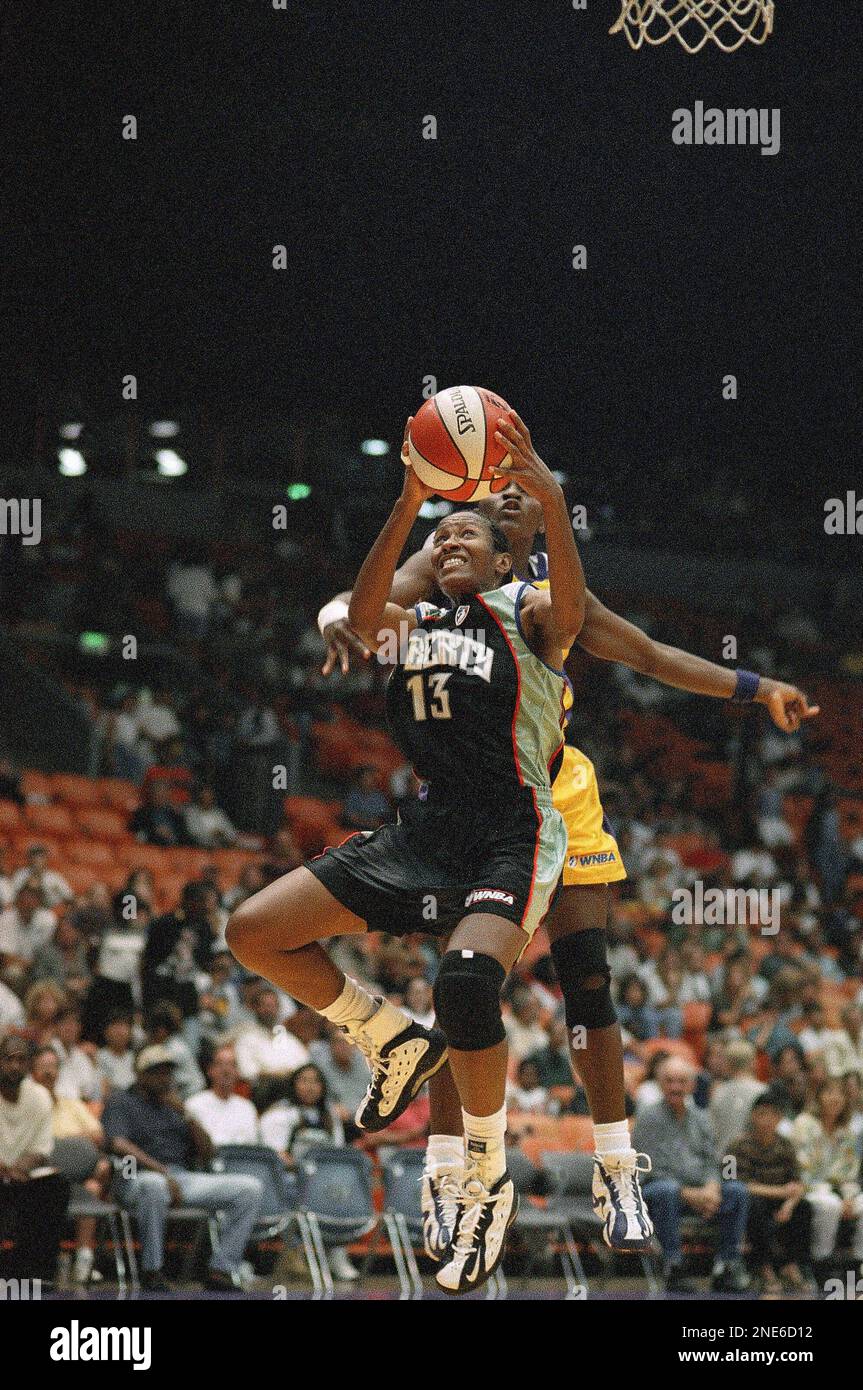 New York Liberty?s Sophia Witherspoon goes up for a layup as Los ...