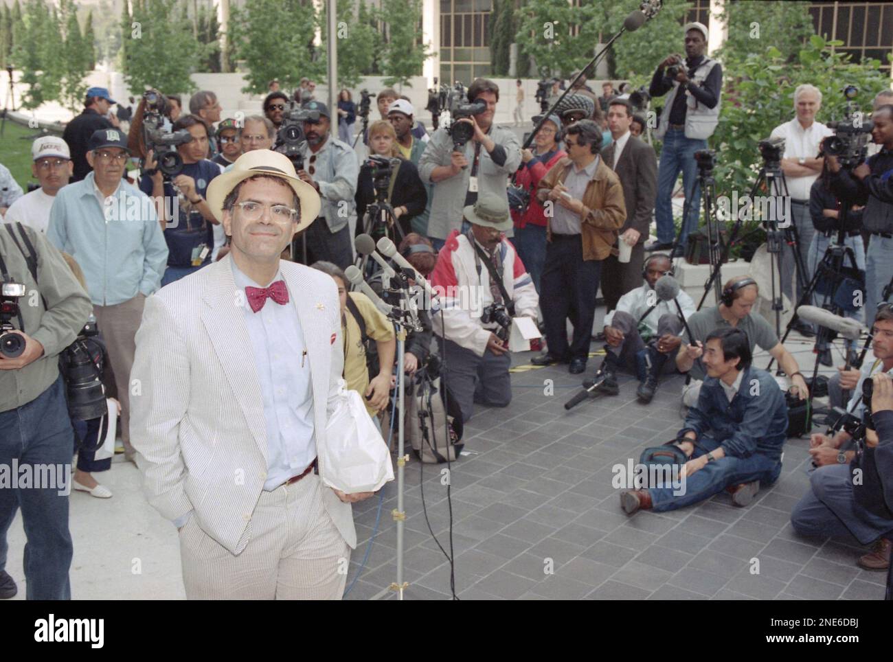 Defense attorney Ira Salzman poses for photographers outside Los ...