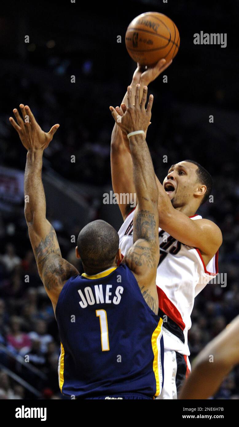Portland Trail Blazers' Brandon Roy (7) shoots against the Indiana ...