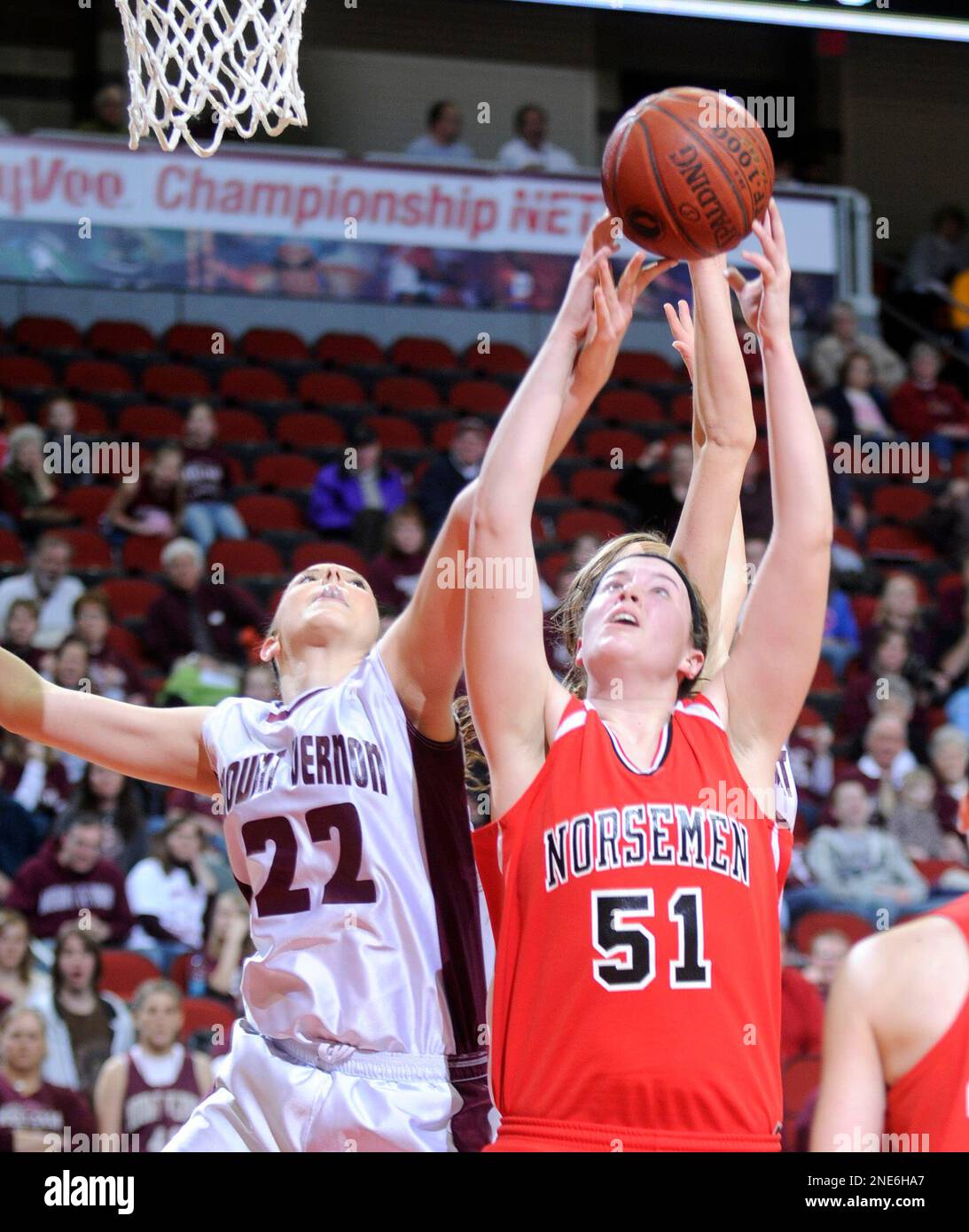 Roland Story's Maddie Oliver, left, and Mount Vernon's Taylor Dicus ...