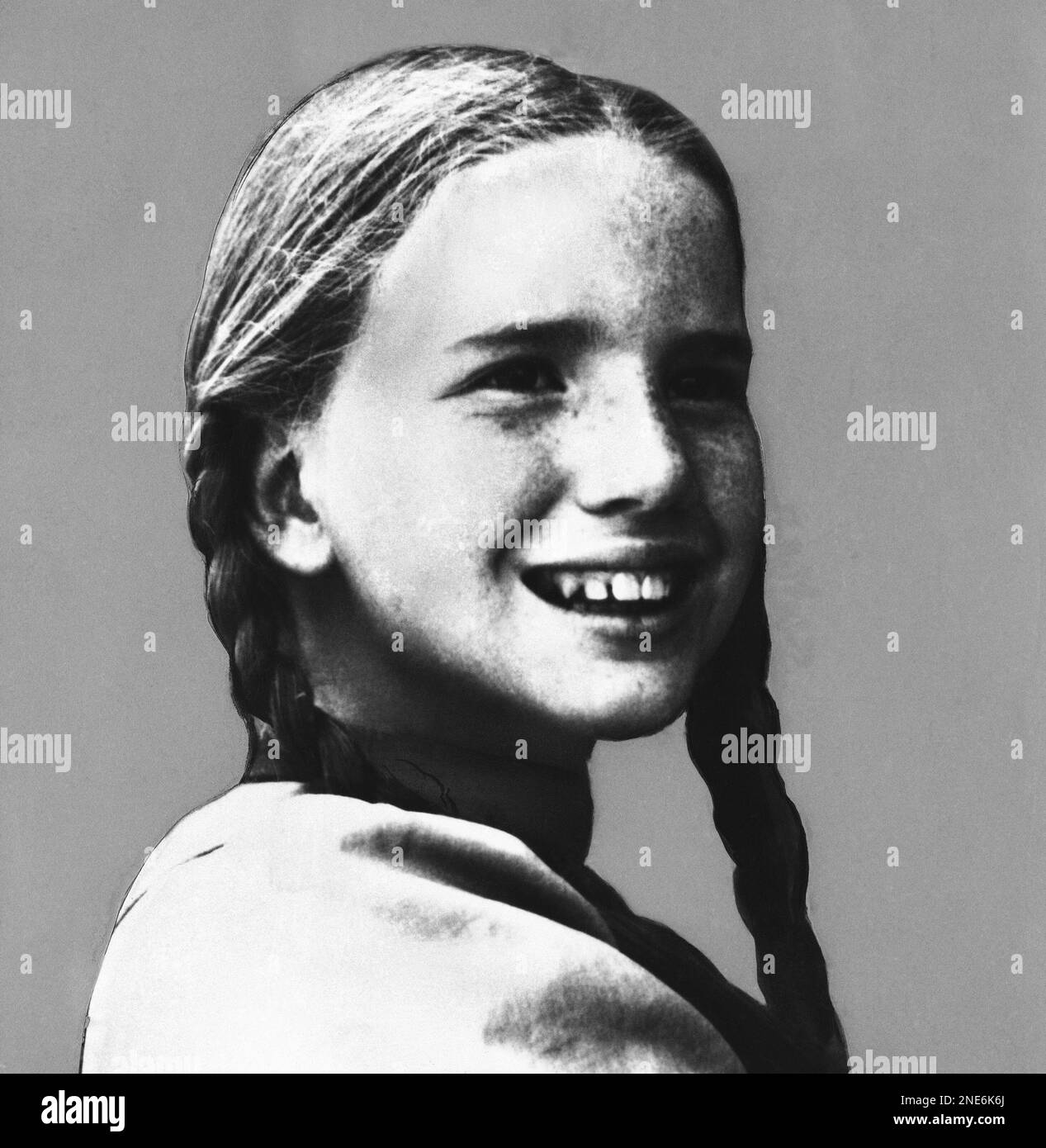 Actress Melissa Gilbert of ?Little House on the Prairie? poses in ...