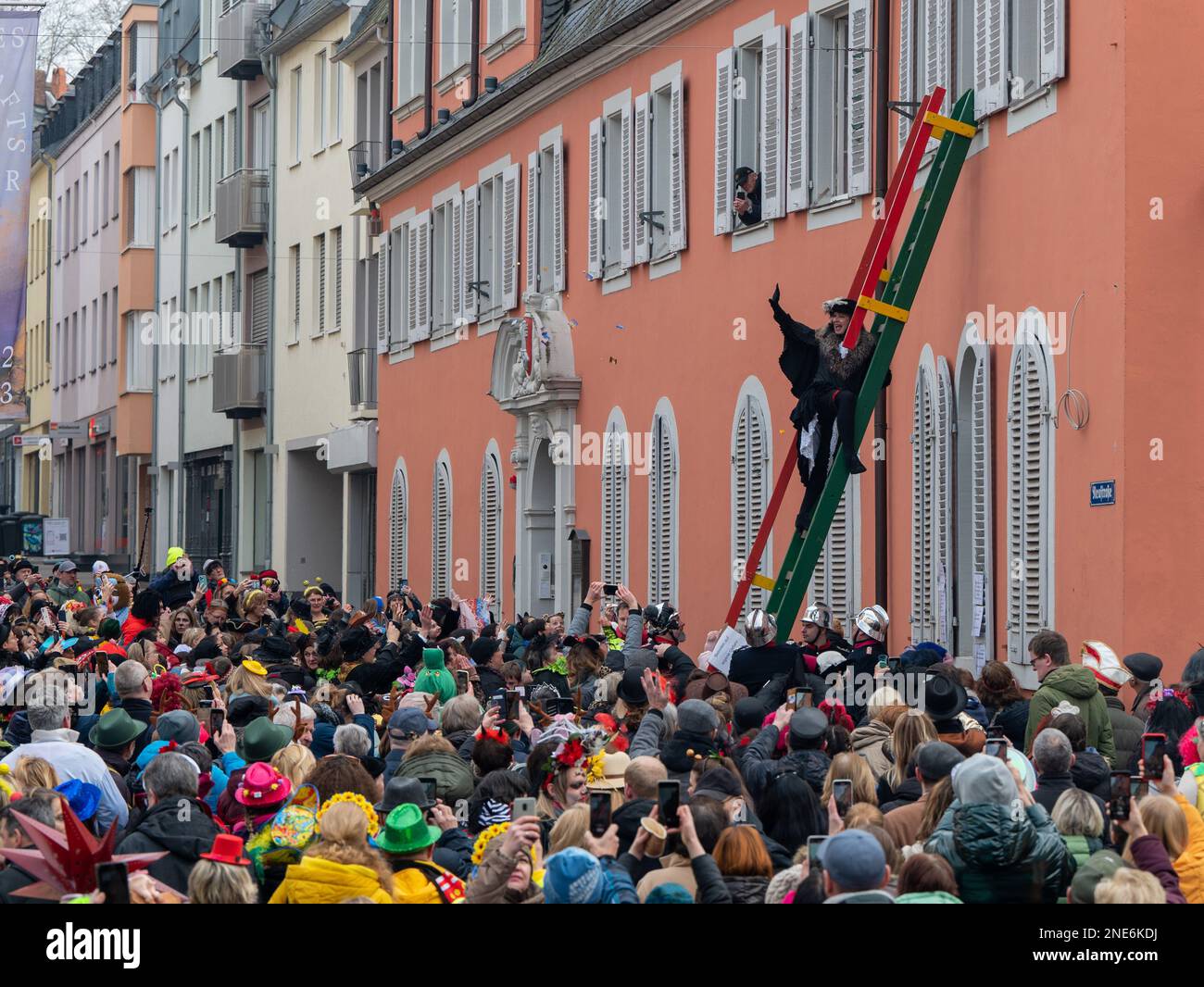Wittlich, Germany. 16th Feb, 2023. Carnivalists climb a ladder on ...