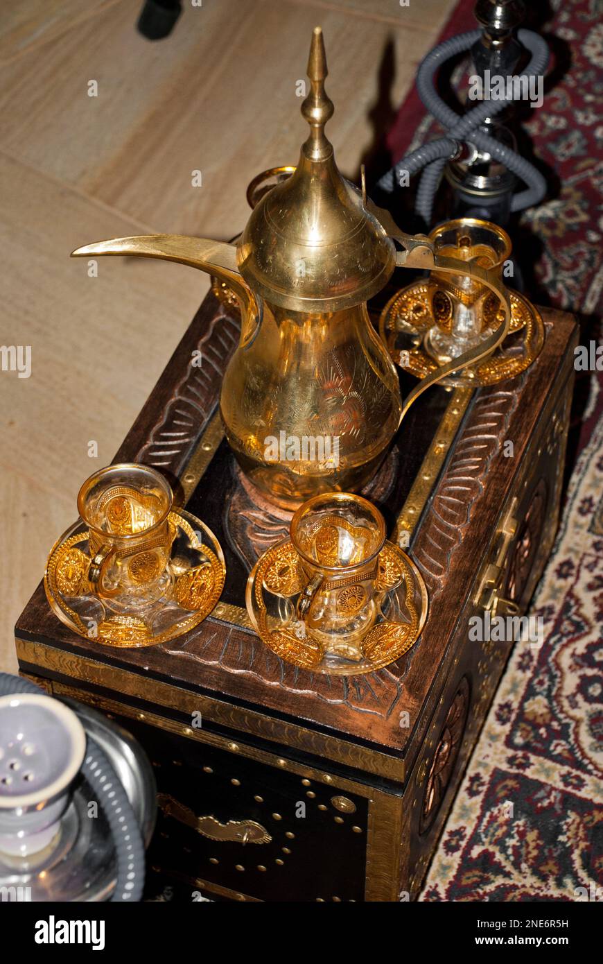 Islamic dallah hi-res stock photography and images - Alamy