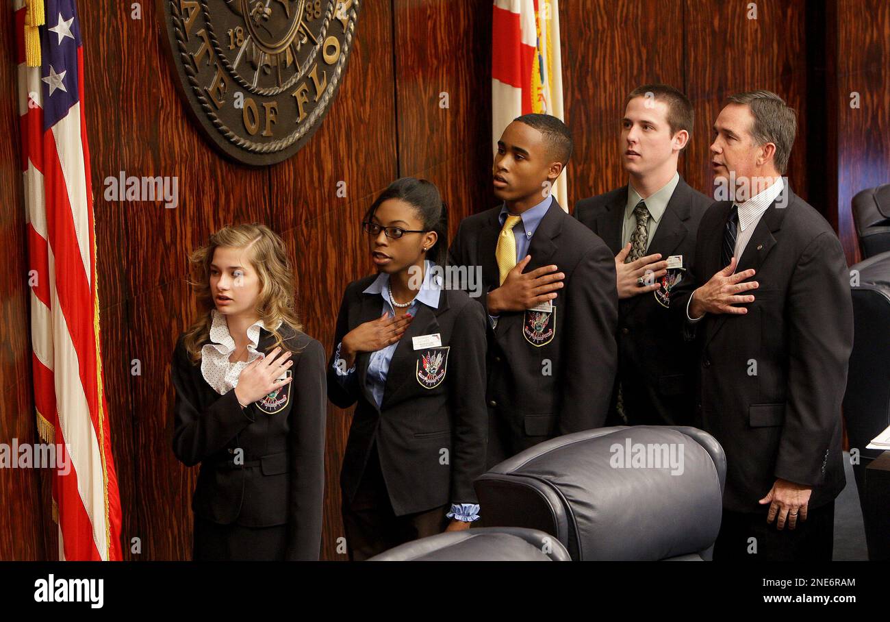 Senate President Jeff Atwater, right, stands with Senate pages reciting ...