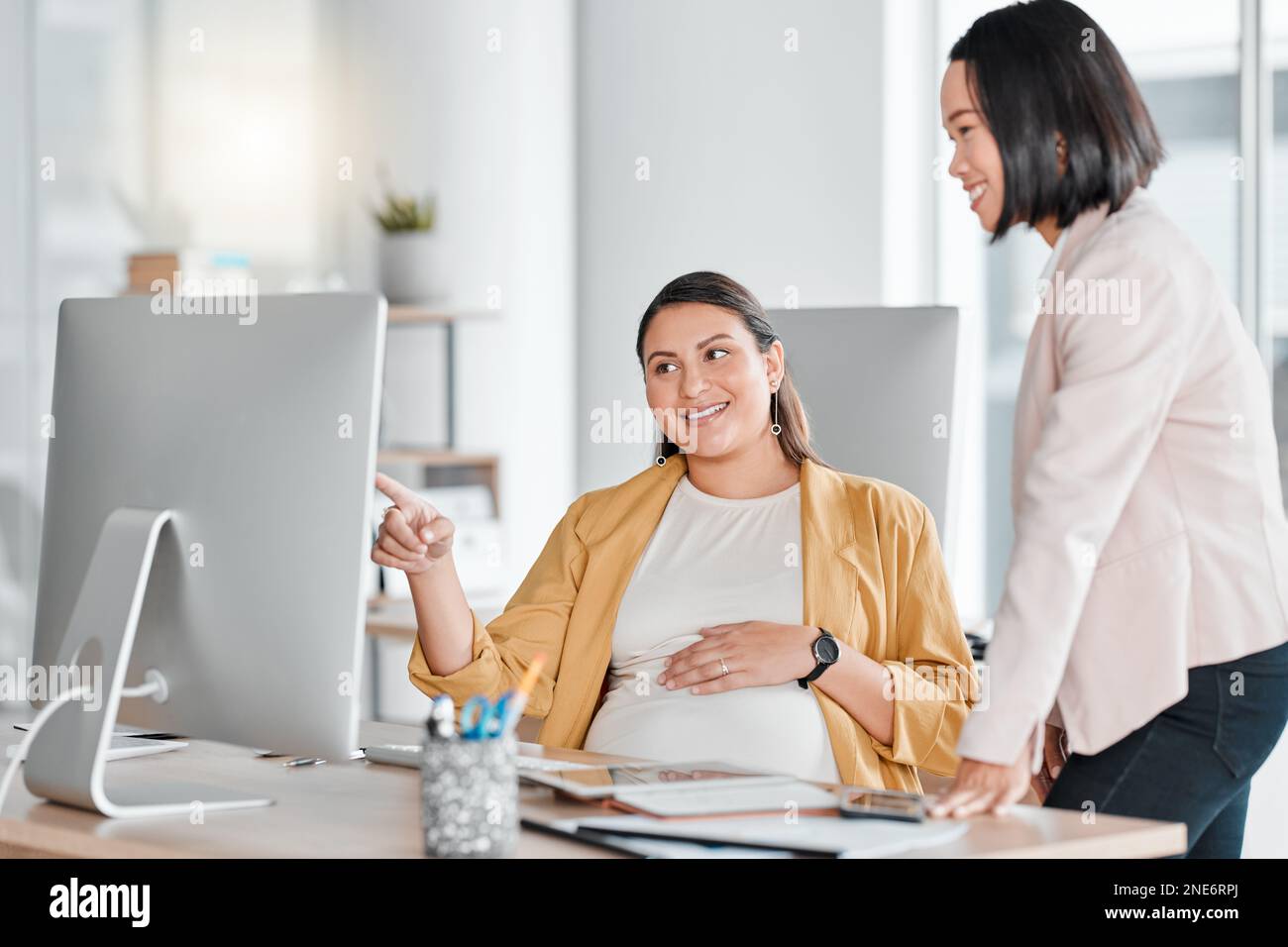 Happy asian pregnant woman pointing hi-res stock photography and images ...
