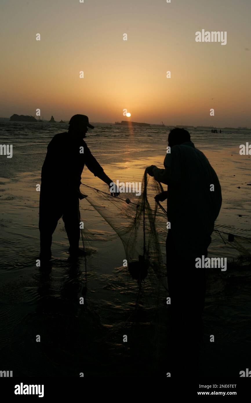 Pakistani fishermen get ready for fishing in Karachi, Pakistan on ...