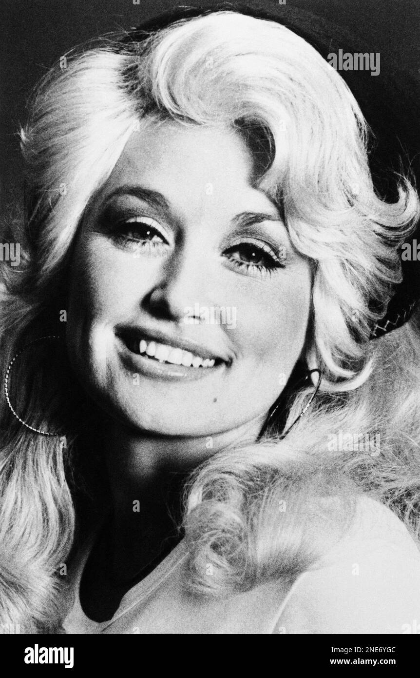 Dolly Parton on August 19, 1977 in Nashville. (AP Photo Stock Photo - Alamy