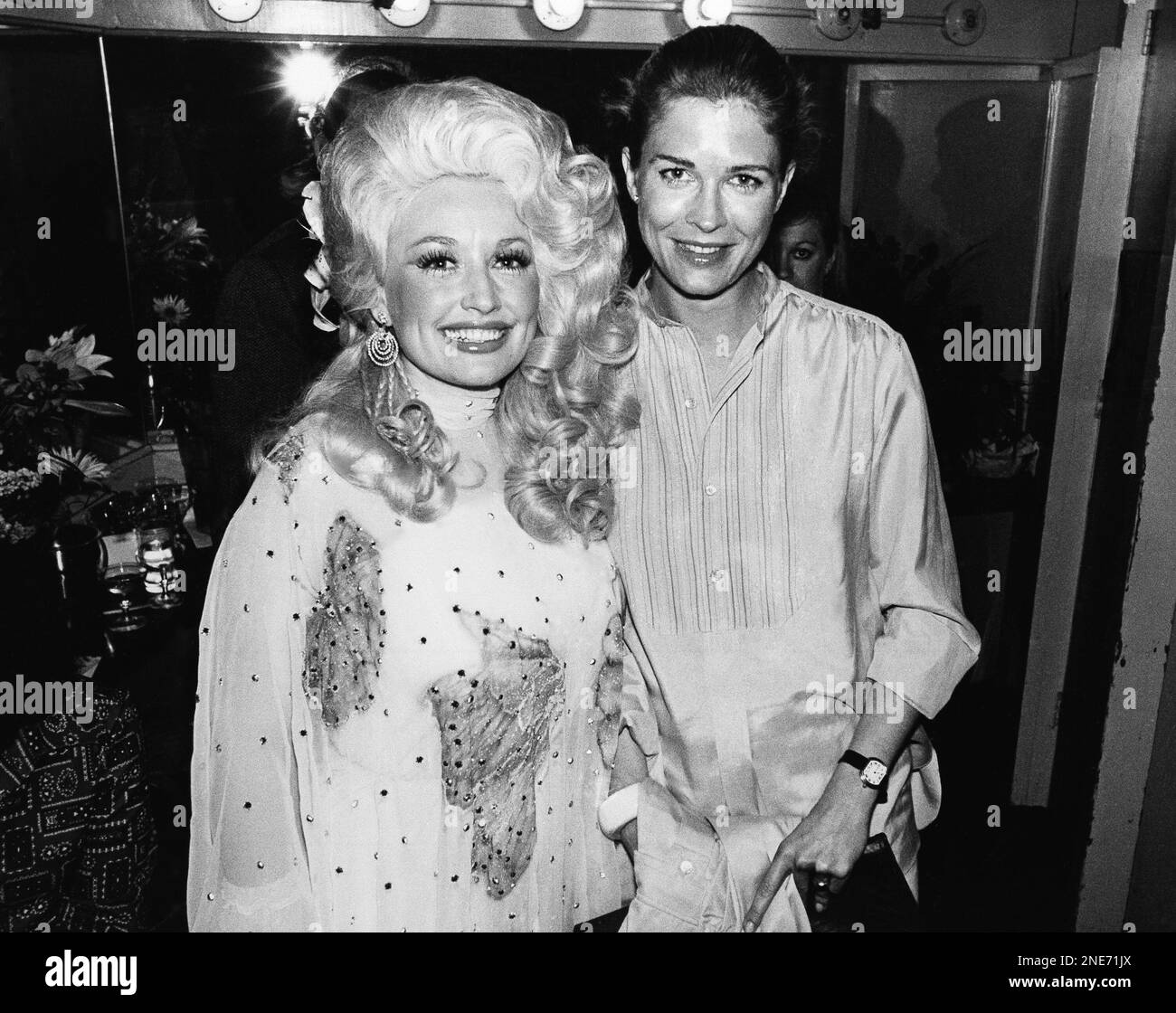 Singer Dolly Parton and actress Candy Bergen in May 1977. (AP Photo ...