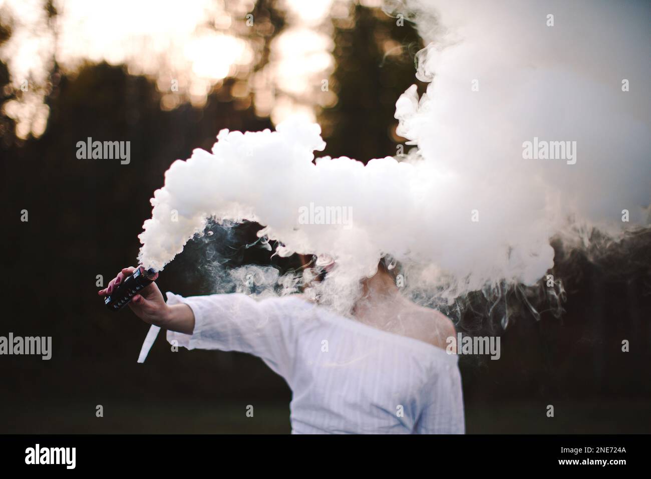 White smoke bomb hi-res stock photography and images - Alamy
