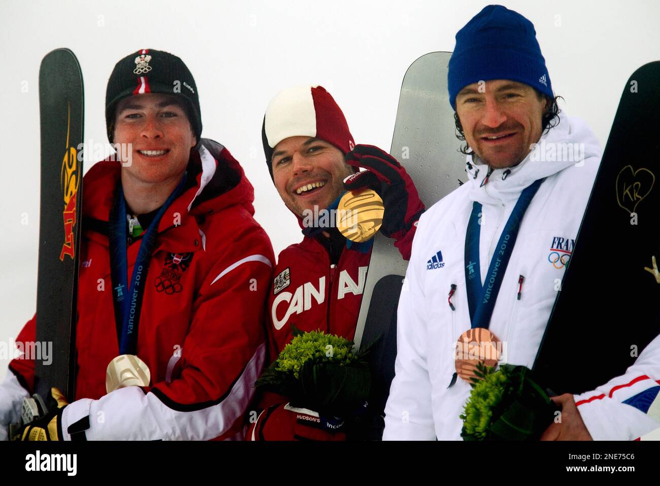 Canada's Jasey Jay Anderson , centre, celebrates his gold medal win ...