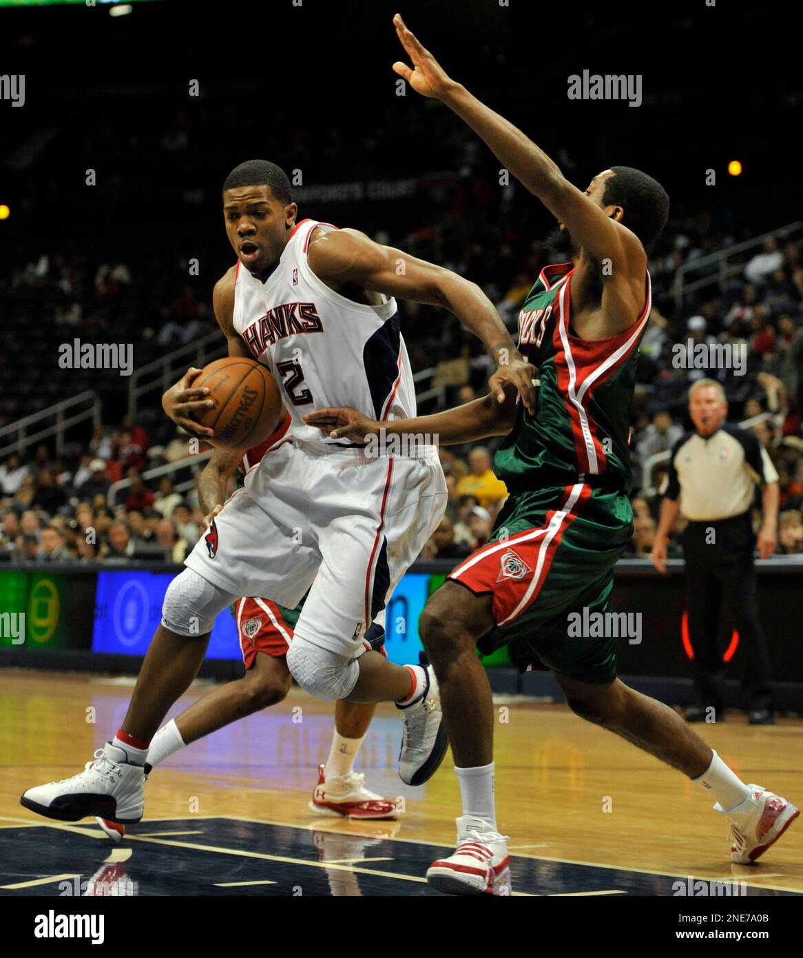 Atlanta Hawks guard Joe Johnson (2) drives against Milwaukee Bucks ...