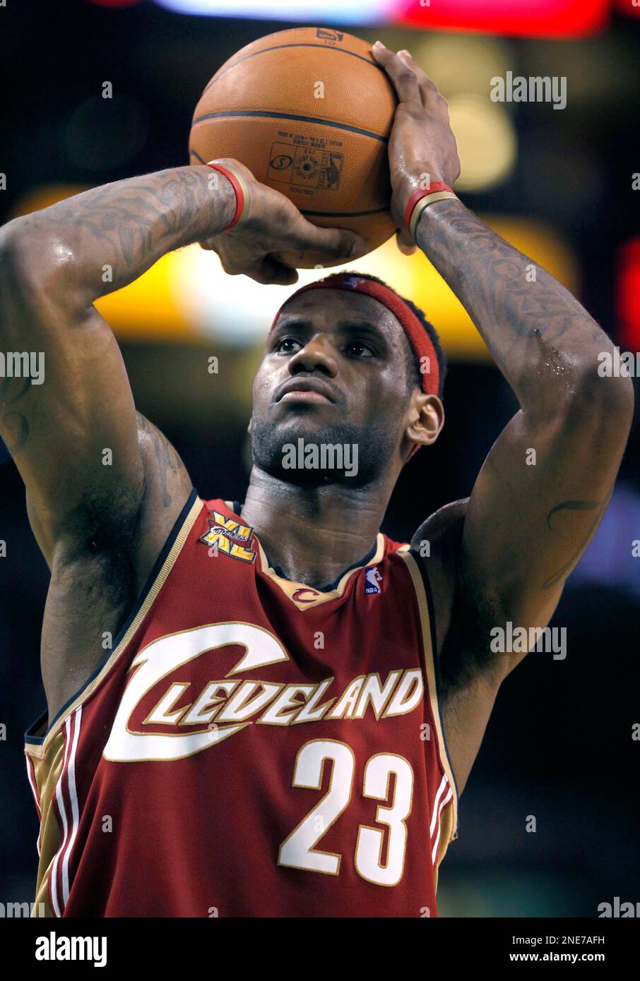 Cleveland Cavaliers' LeBron James shoots a free throw in the third ...