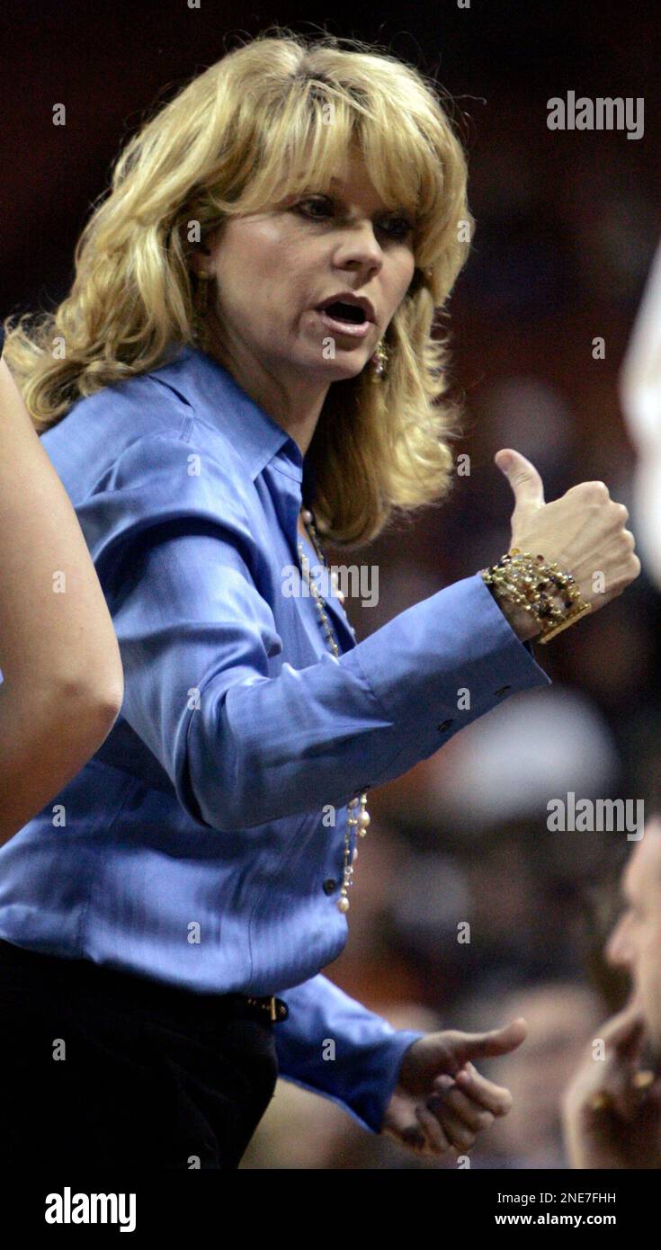 Oklahoma coach Sherri Coale calls for a substitute player during first ...