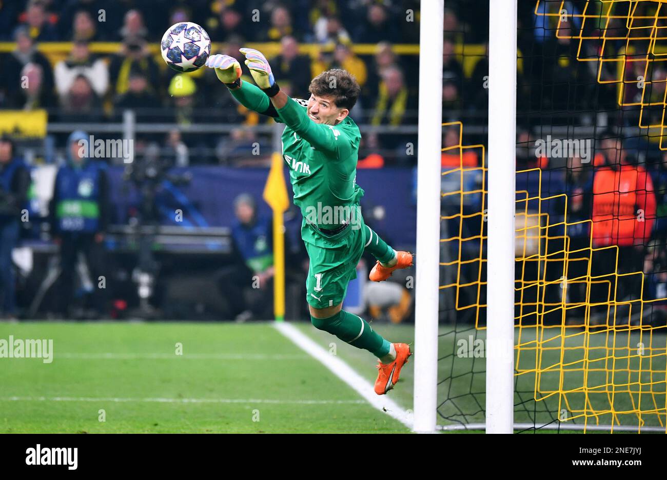 Champions League, Round of 16, Signal Iduna Park Dortmund: Borussia ...