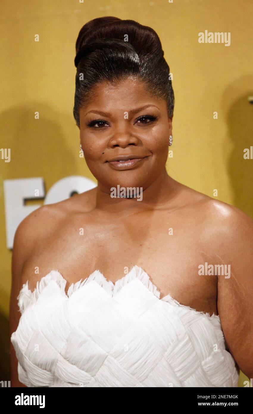 Mo'Nique poses backstage after accepting the outstanding supporting ...