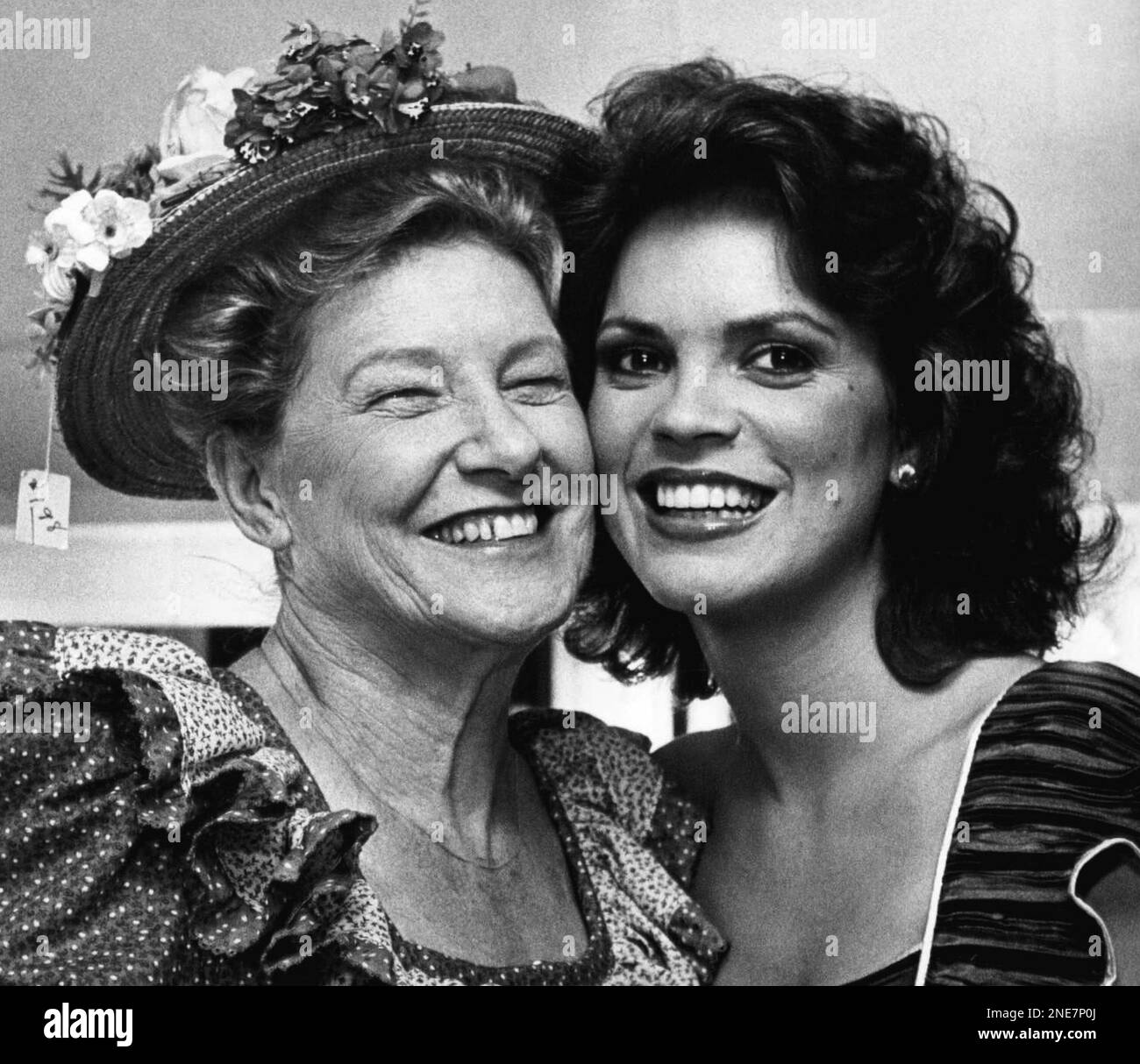 Comedienne Minnie Pearl goes cheek to cheek with the reigning Miss ...