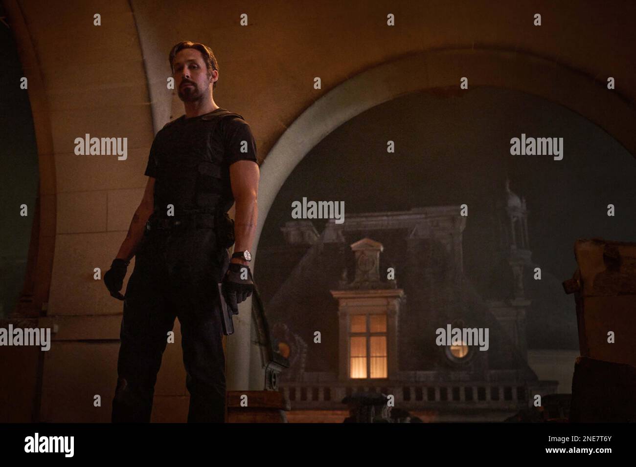 THE GRAY MAN (2022) RYAN GOSLING ANTHONY RUSSO (DIR) JOE RUSSO (DIR ...