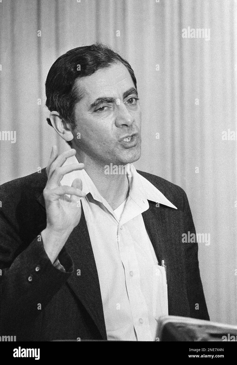 Rabbi Meir Kahane, founder of the Jewish Defense League, vowed on ...