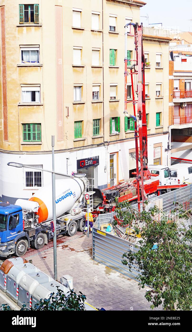 Concrete pouring in the construction of a block of flats in Barcelona ...