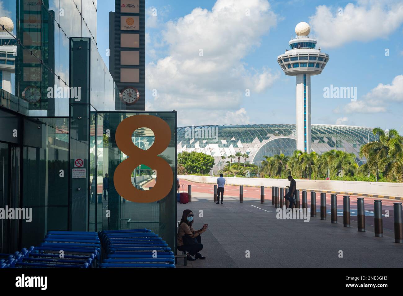 31.01.2020, Singapore, Republic of Singapore, Asia - People outside ...