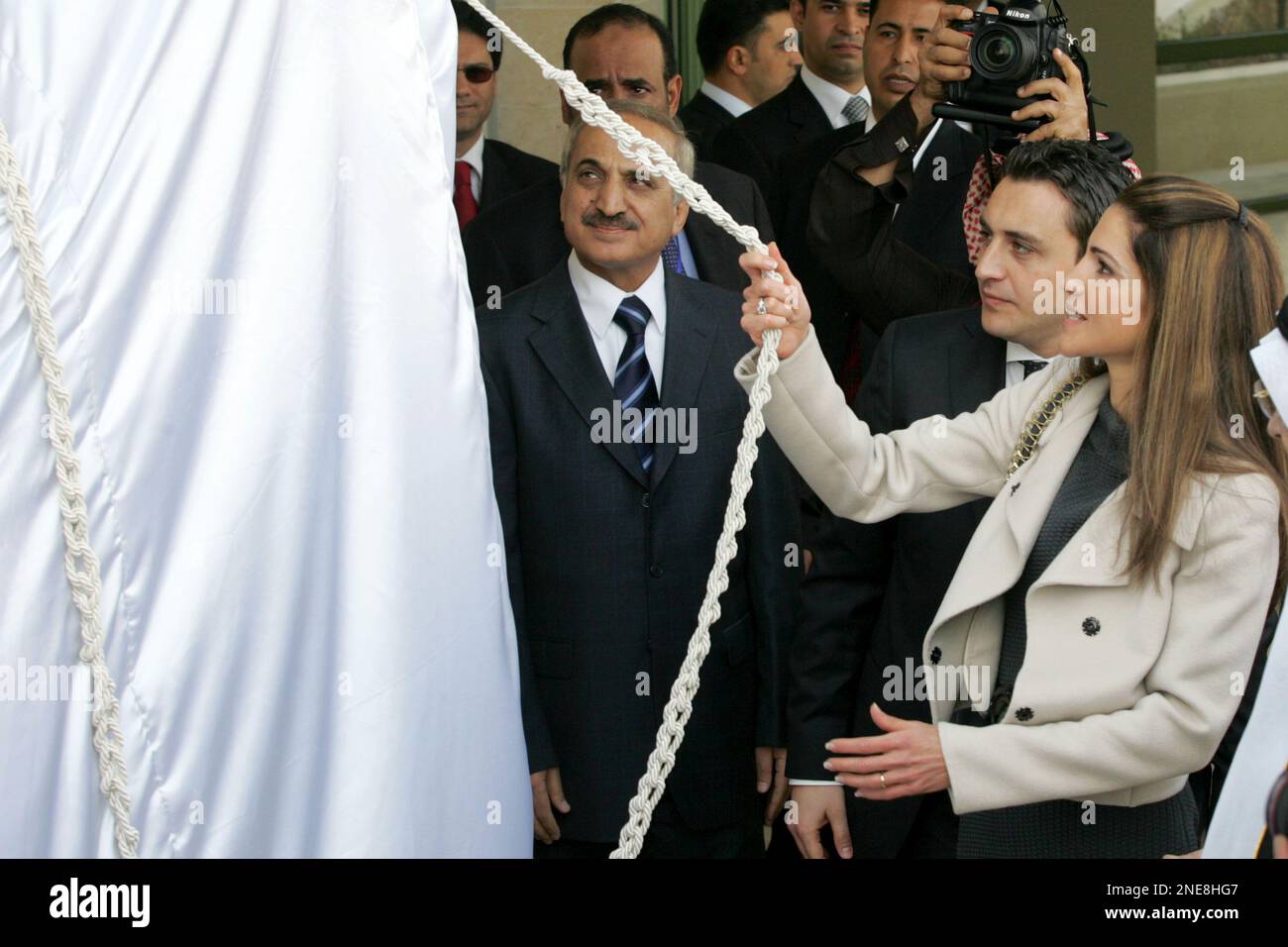 Queen Rania of Jordan unveils the foundation stone at the opening ...