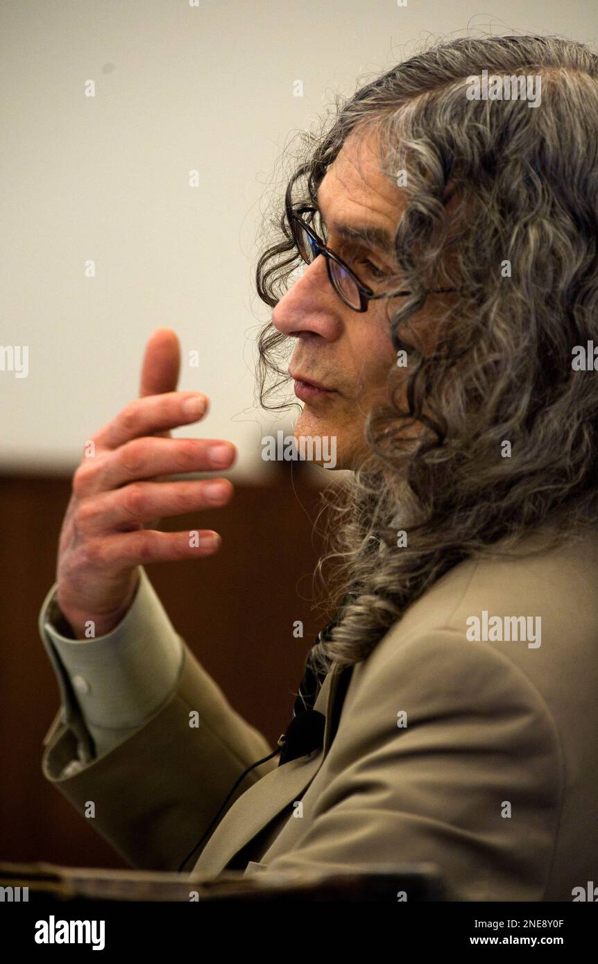 Serial murder suspect Rodney Alcala delivers his final arguments during ...