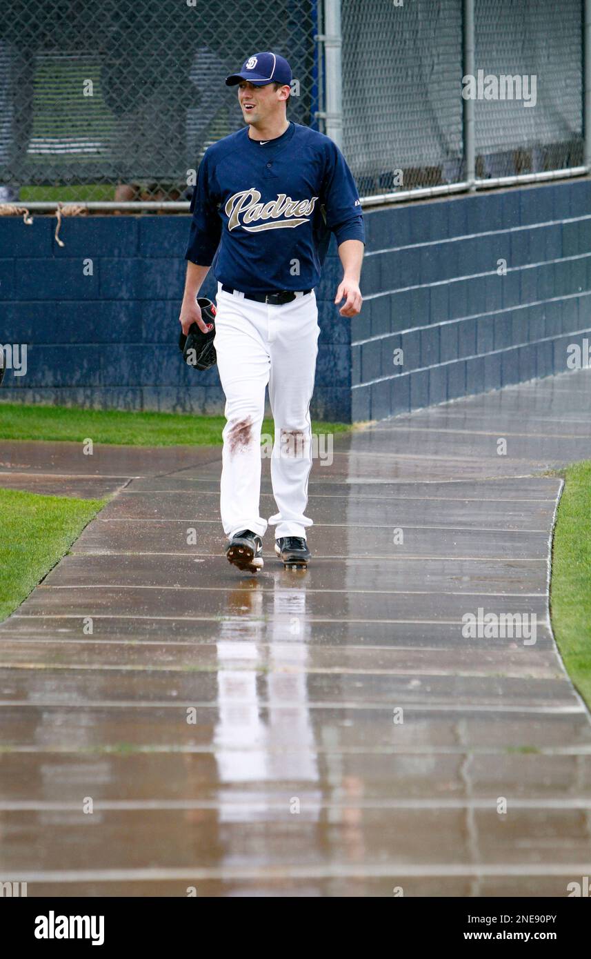 San Diego Padres relief pitcher Luke Gregerson walks back to the ...