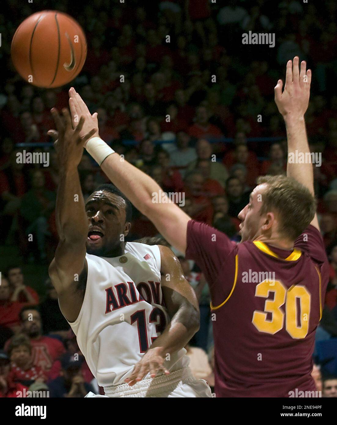 Arizona's Nic Wise (13) shoots around the pressing defense of Arizona ...