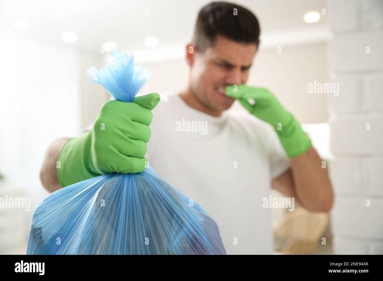 Hand holding kitchen waste hi-res stock photography and images - Alamy