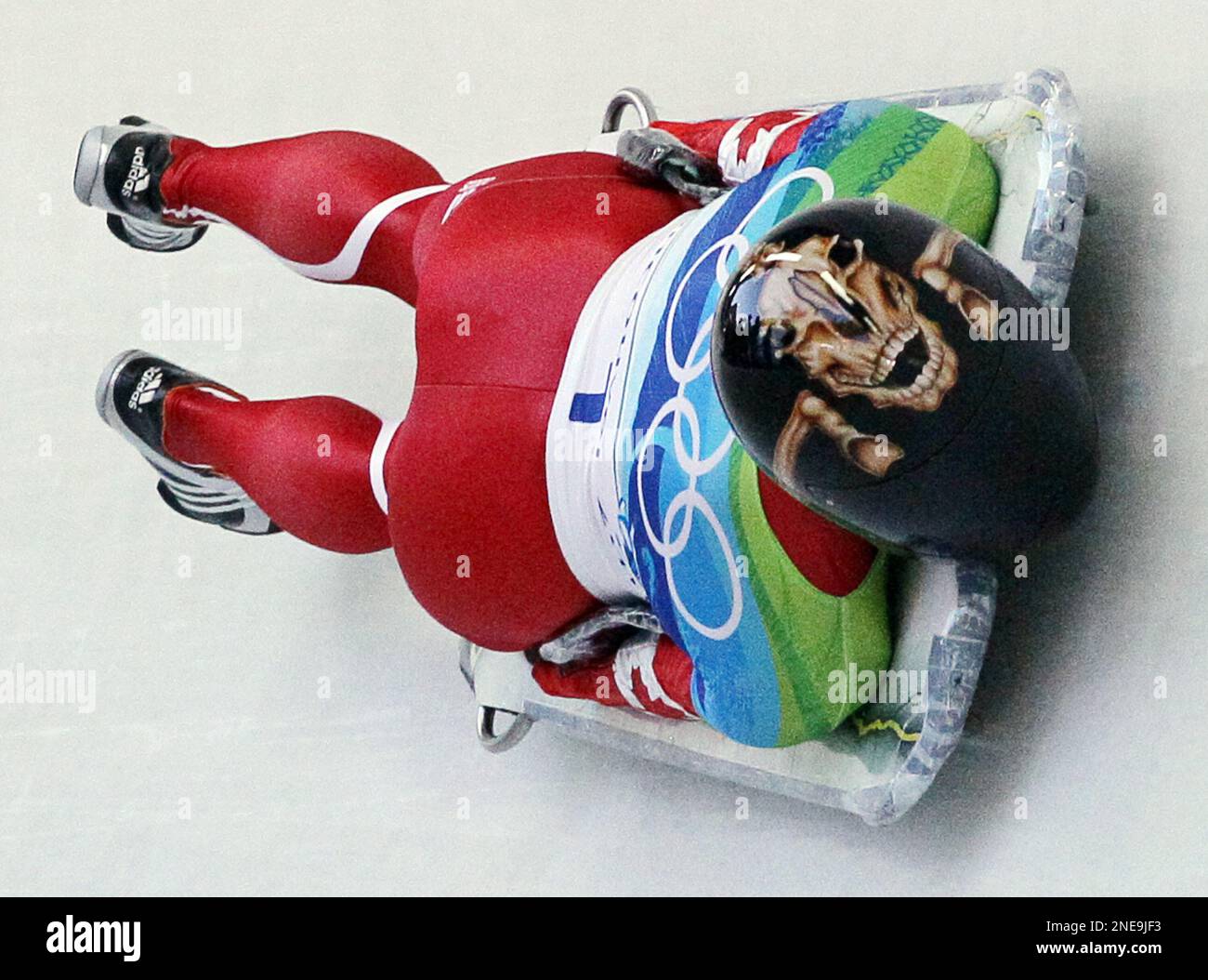 Melissa Hollingsworth of Canada competes during the women's skeleton ...