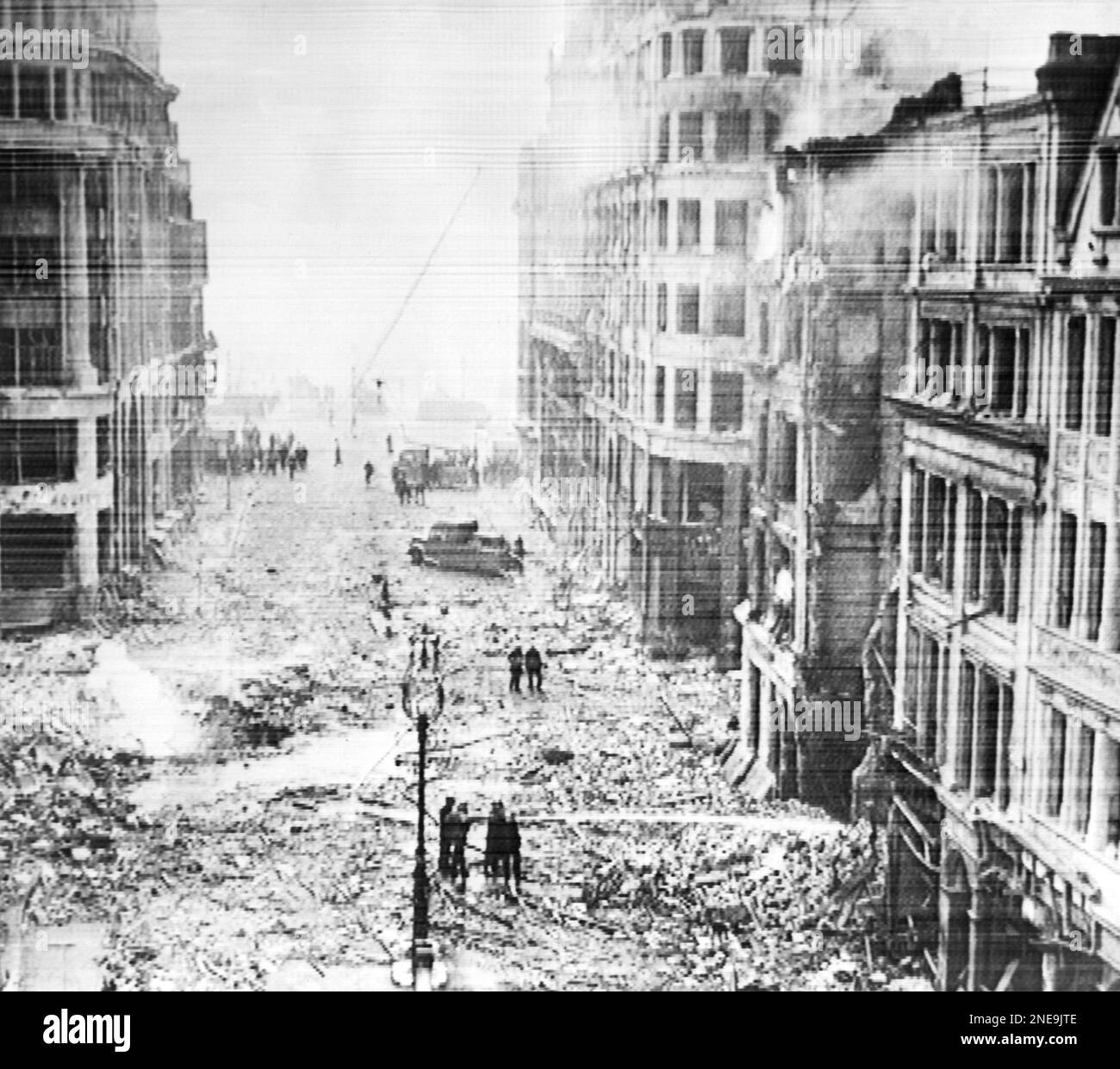Destruction bombing building exterior damaged hi-res stock photography ...